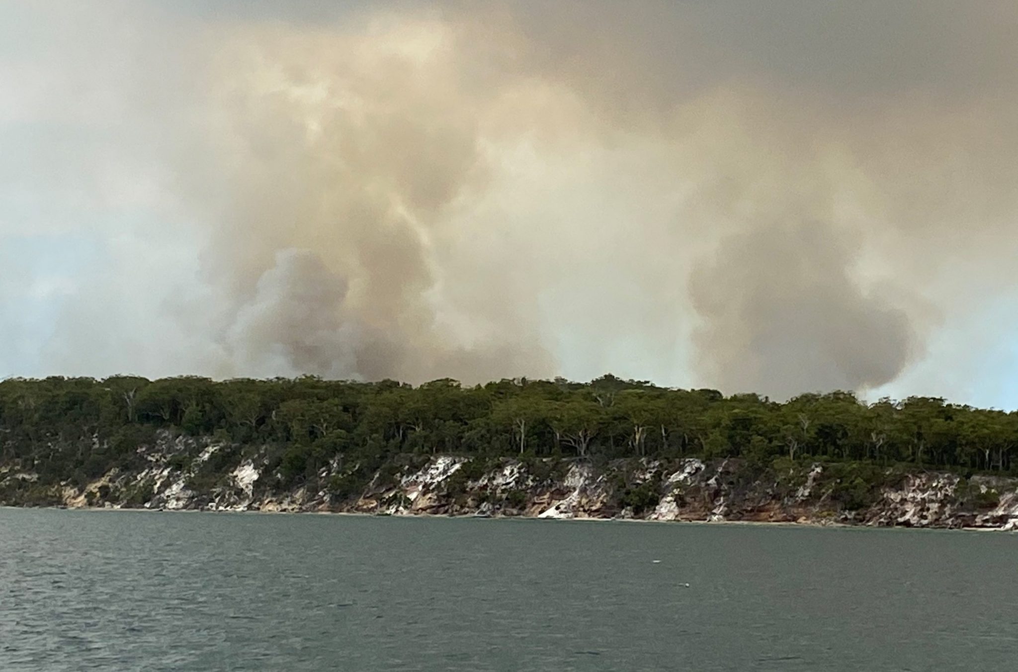 Why Fraser Island's bushfire is proving so difficult to control