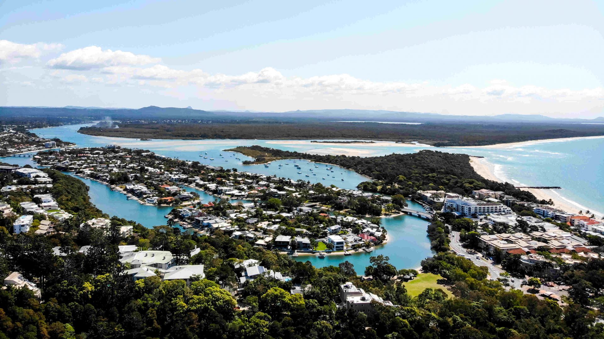 How many visitors did Noosa attract and what did they spend?