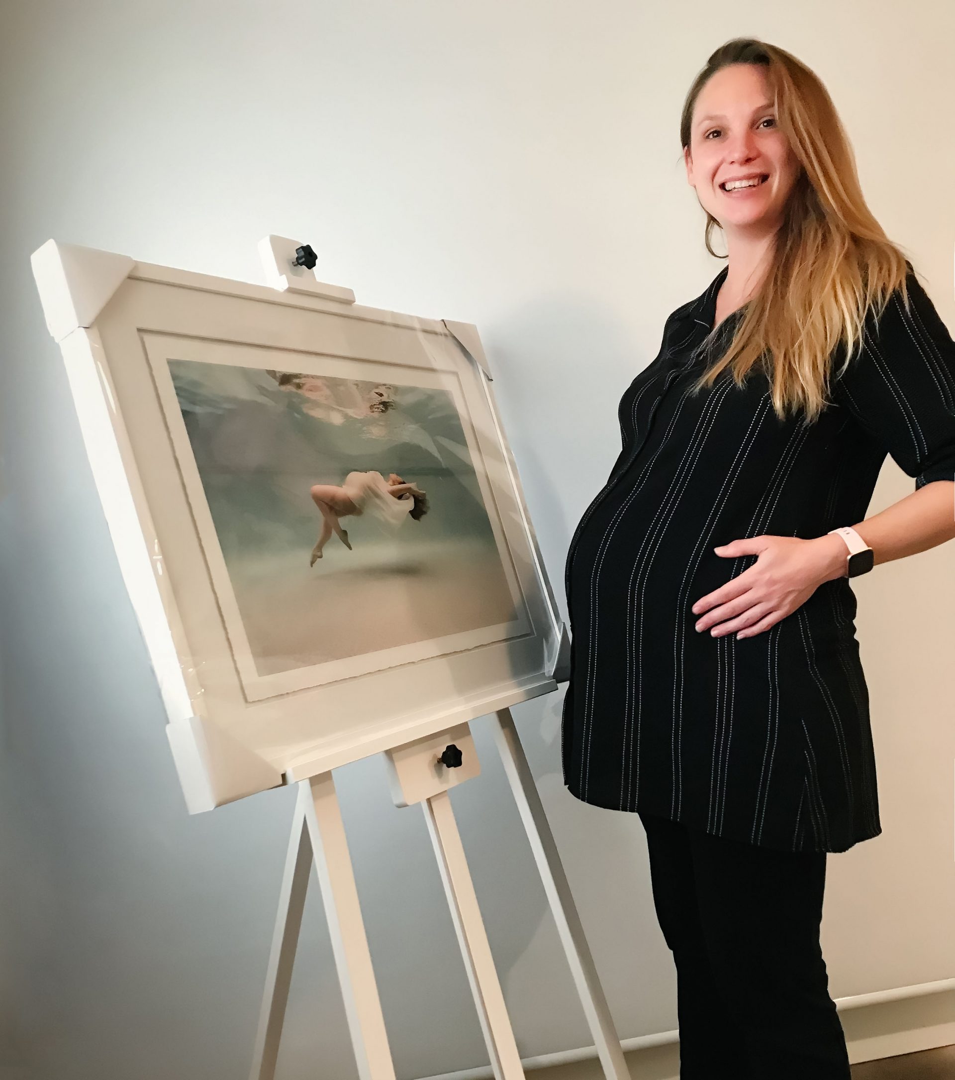 Photographer takes deep dive into latest maternity portrait trend