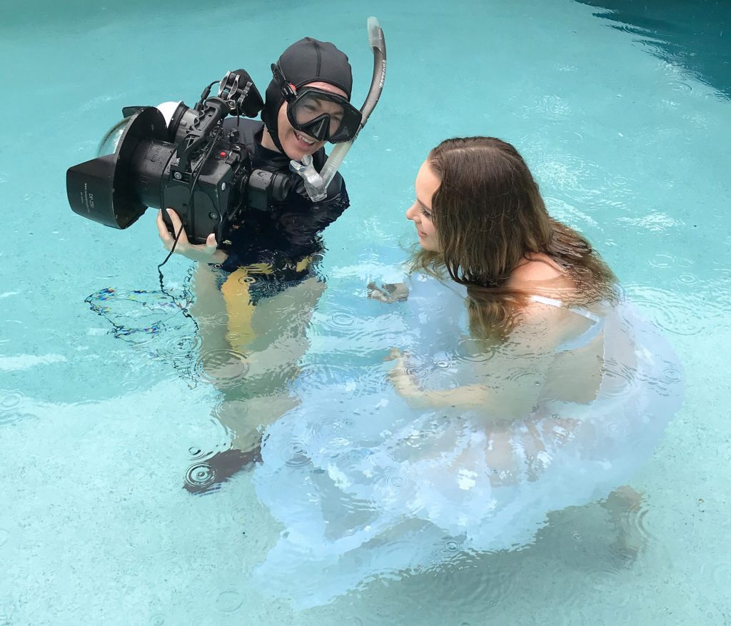 Photographer takes deep dive into latest maternity portrait trend