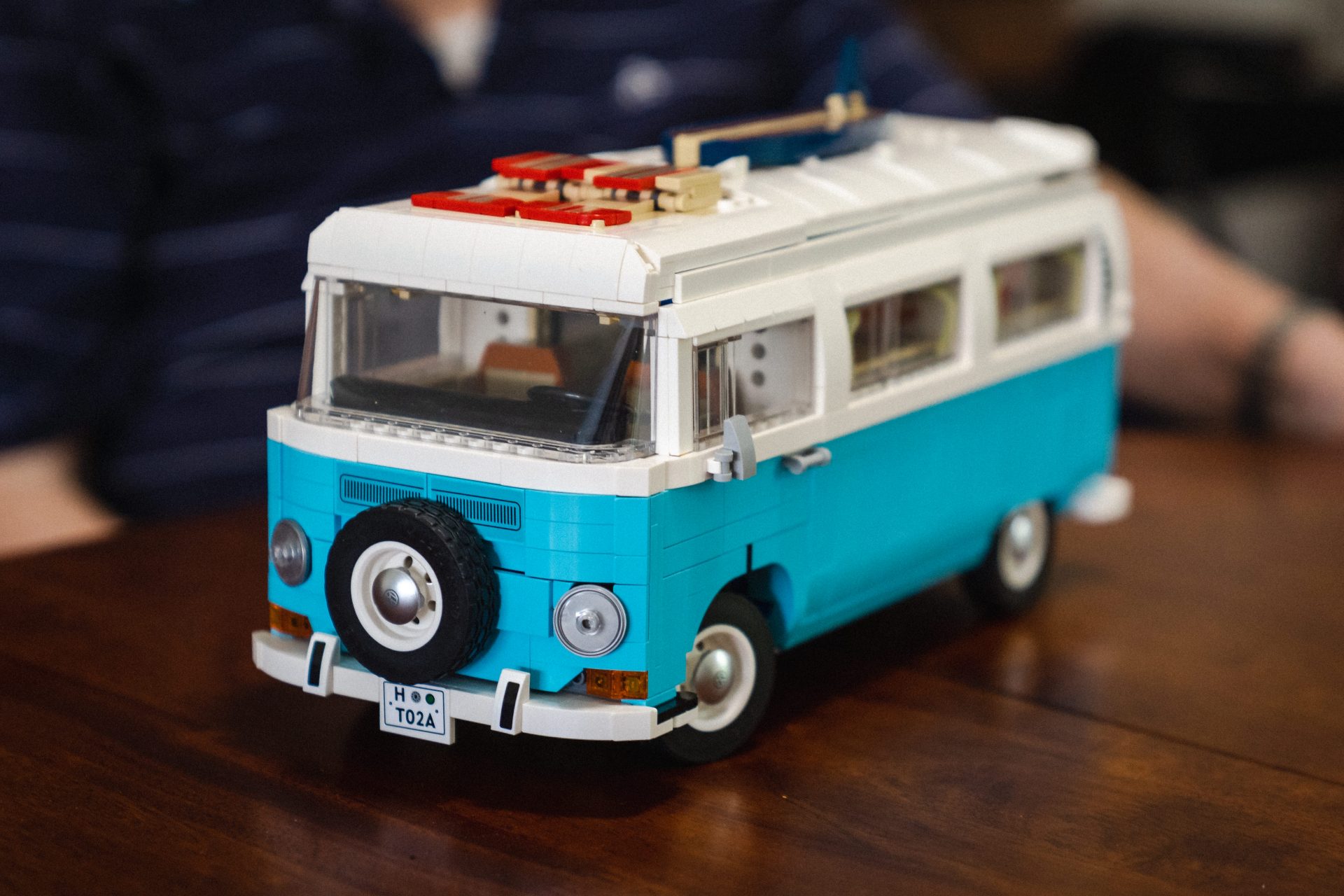 An original VW mechanic rebuilds a classic Kombi — with Lego