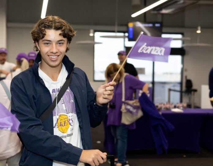 IN PHOTOS: Coast welcomes first Bonza guests from Melbourne