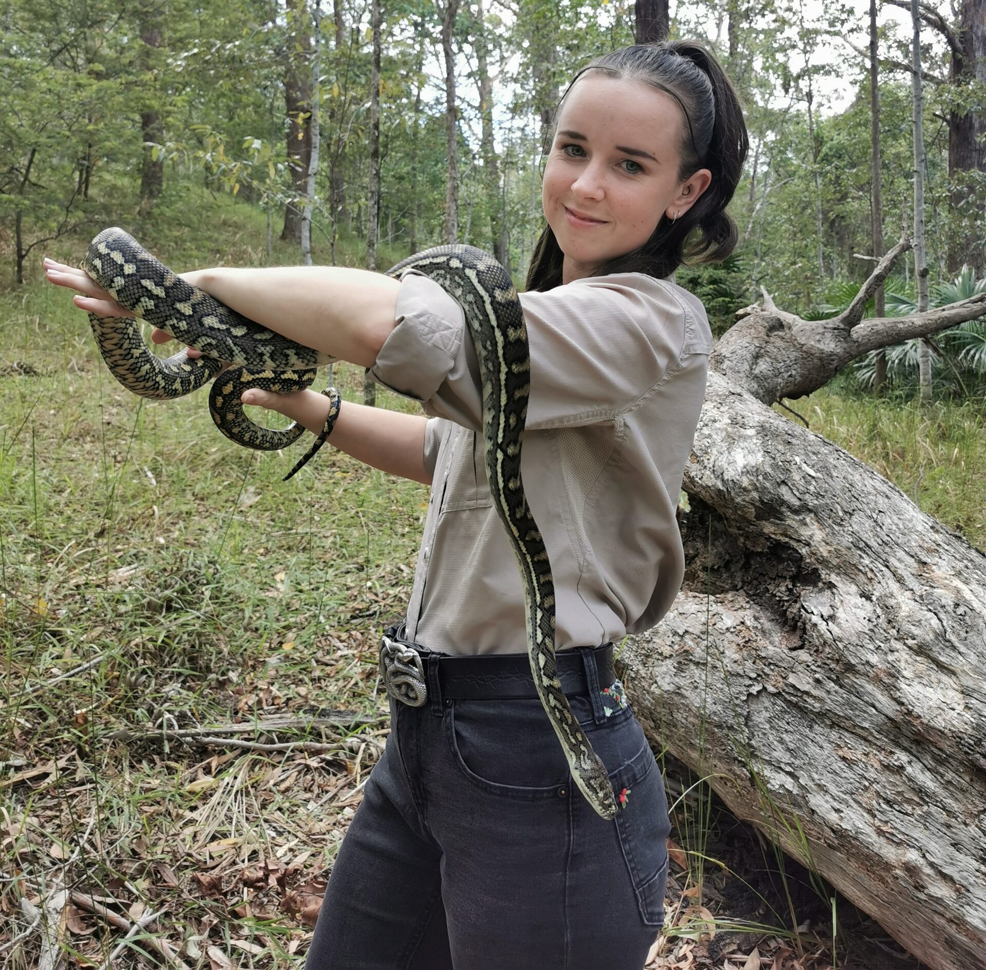 Young snake-catching couple's unique love ssstory