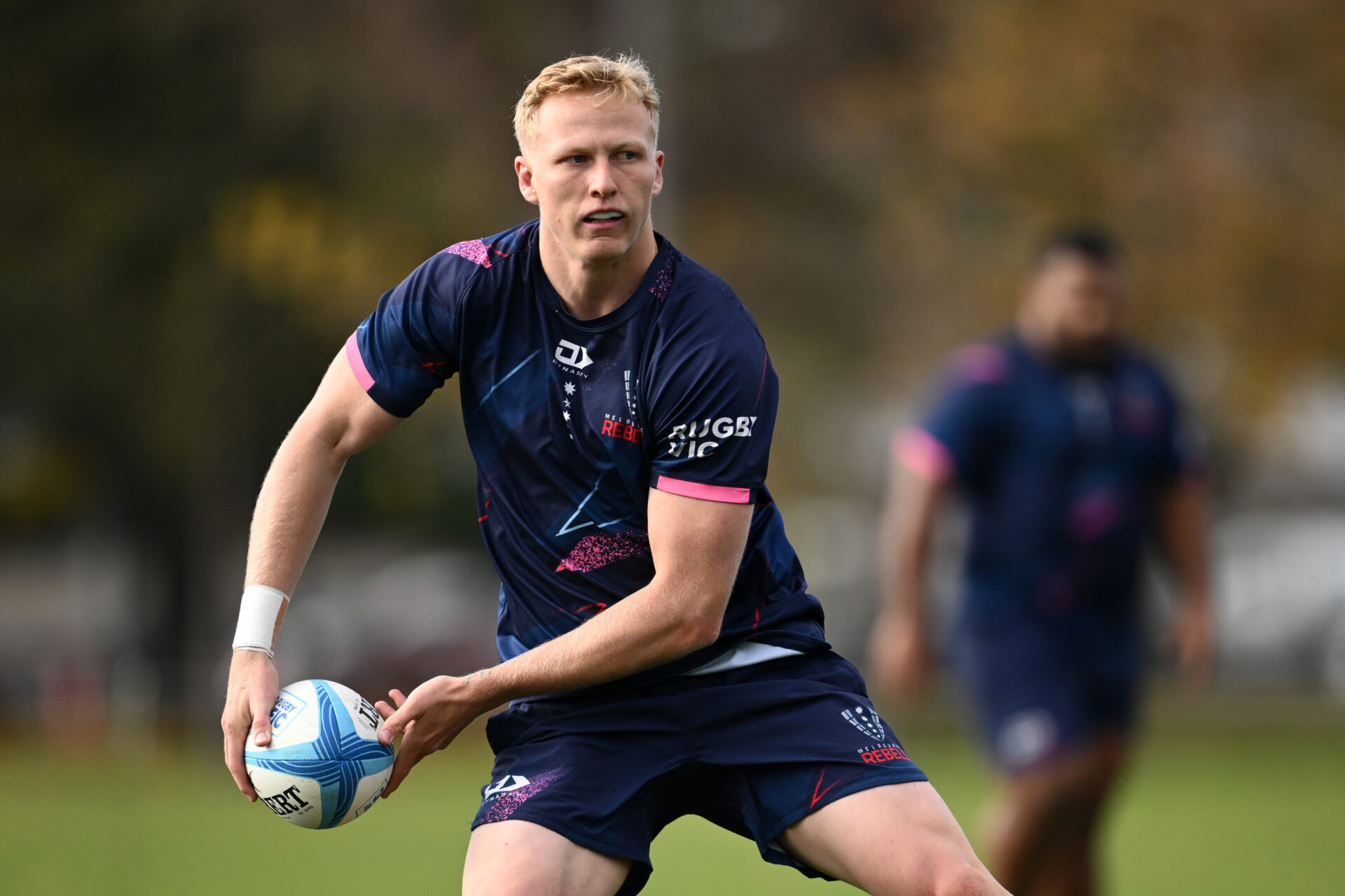 Coast rugby star switches codes to join NRL club