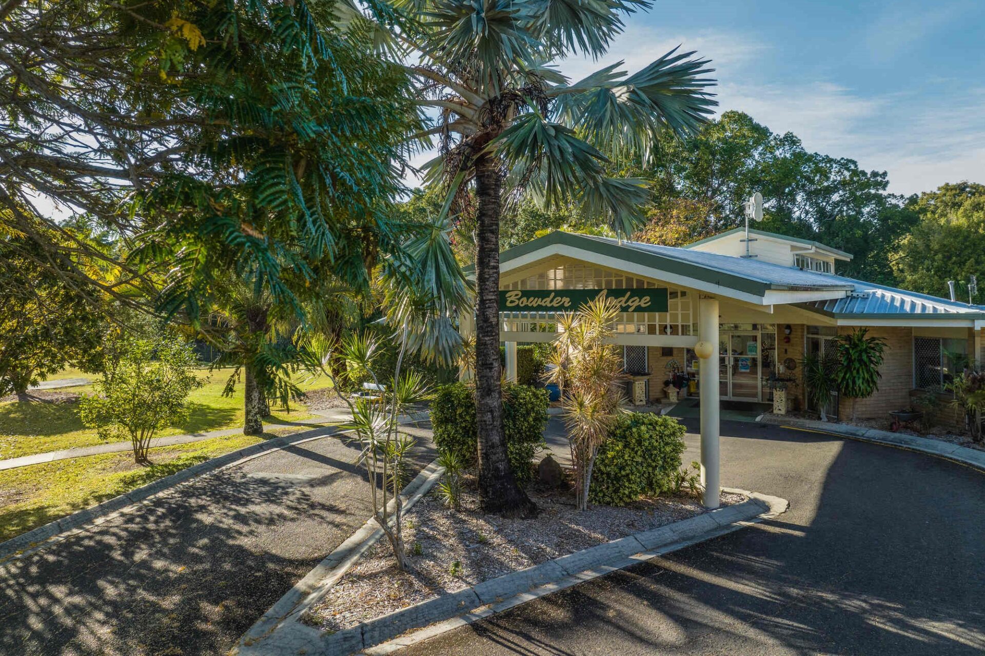 Three generations provide 90 years of service to elderly