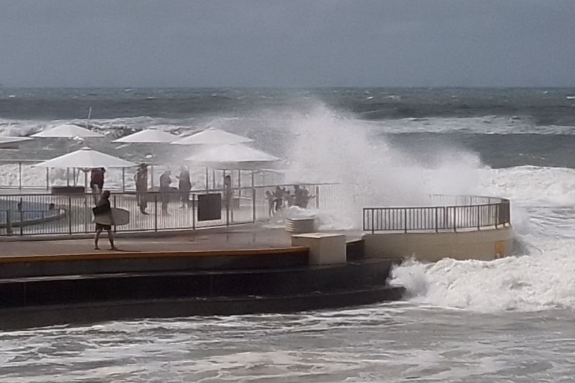 Sunshine Coast holds tight as cyclone menaces two states