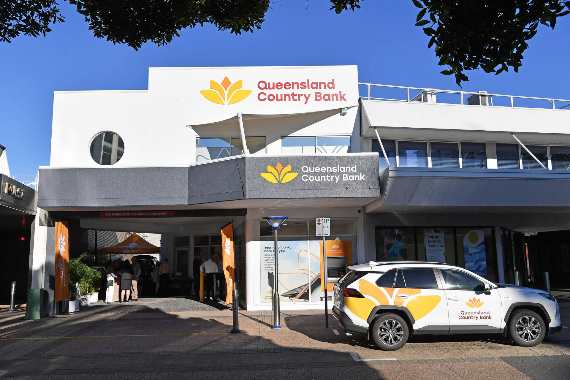 Bank defies trend with new branch
