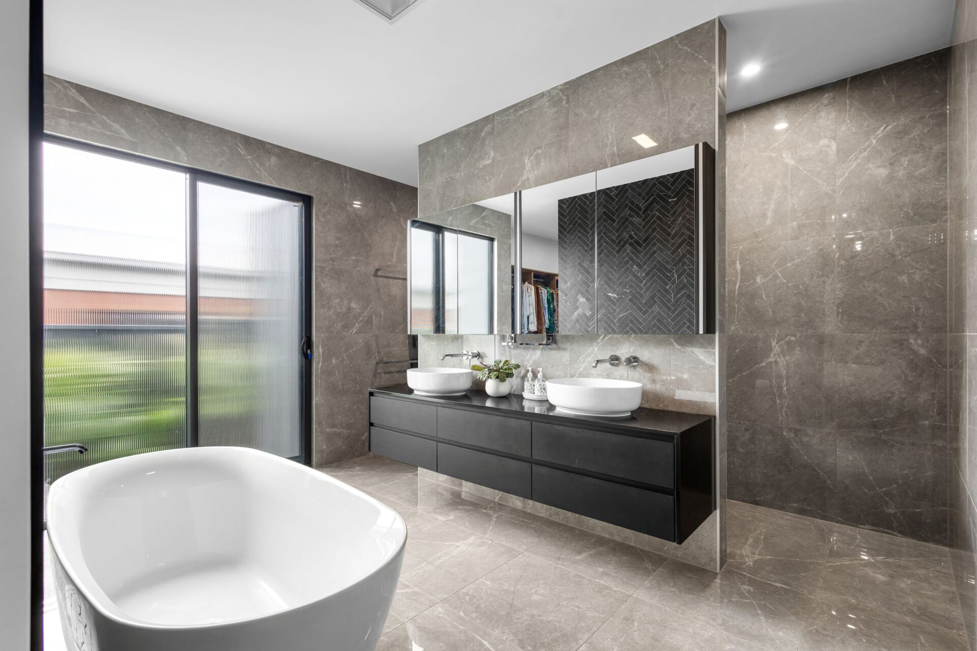 'Cutting edge': waterfront architectural gem hits the market