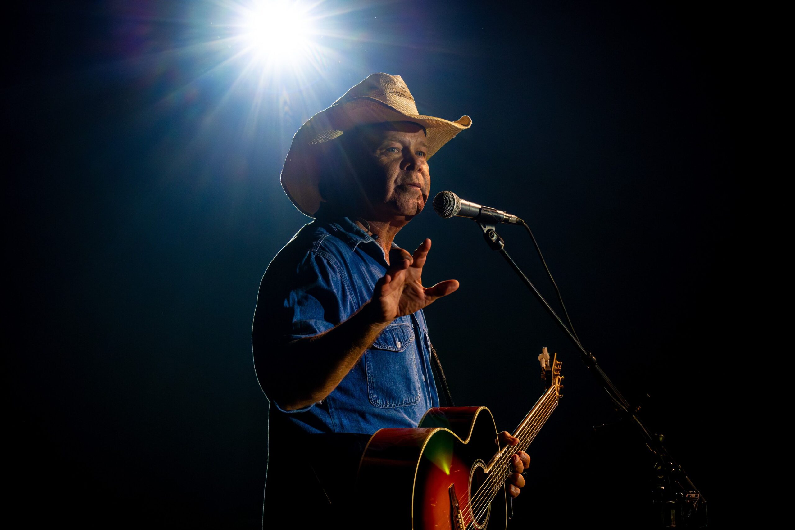 Folk festival unveils star-studded line-up